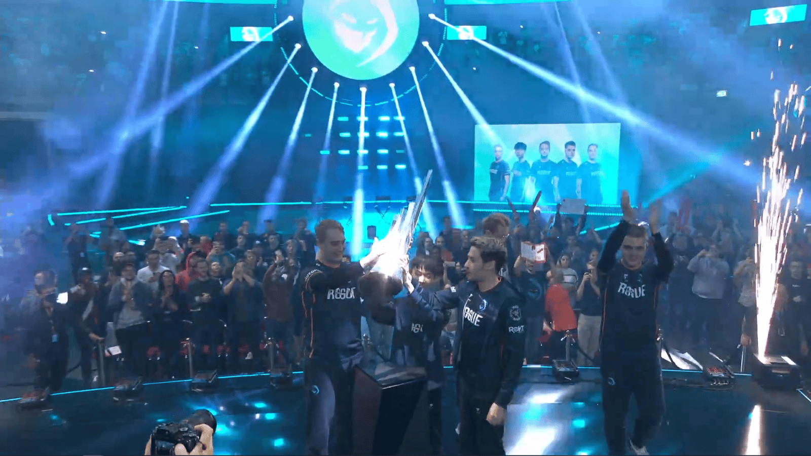 G2 v Rogue - LEC Summer 2022 Grand Finals Malmö Recap - Rogue win 2022 Summer LEC Title